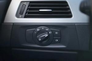 Pelēks BMW 330 2007 Liepāja, ar dzinēja tilpumu 3.00 L un nobraukumu 308 tūkst. km par 5500 €, foto 24 vietnē AUTOMOTO.COM.LV