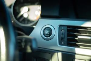 Pelēks BMW 330 2007 Liepāja, ar dzinēja tilpumu 3.00 L un nobraukumu 308 tūkst. km par 5500 €, foto 26 vietnē AUTOMOTO.COM.LV