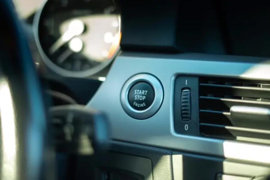 Pelēks BMW 330 2007 Liepāja, ar dzinēja tilpumu 3.00 L un nobraukumu 308 tūkst. km par 5500 €, foto 26 vietnē AUTOMOTO.COM.LV