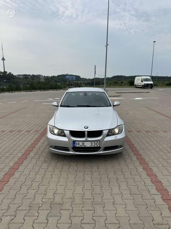Grey BMW 330 2007 in Vilnius, with an engine capacity of 3.00 L and mileage of 442 thousand km for 3000 €, photo 2 on AUTOMOTO.COM.LV