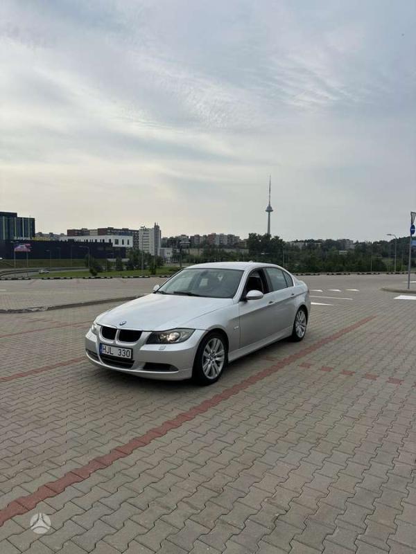 Grey BMW 330 2007 in Vilnius, with an engine capacity of 3.00 L and mileage of 442 thousand km for 3000 €, photo 3 on AUTOMOTO.COM.LV