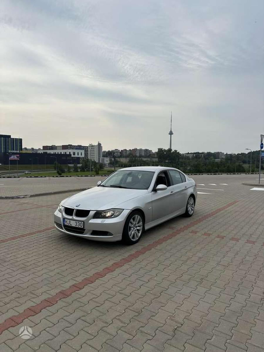 Grey BMW 330 2007 in Vilnius, with an engine capacity of 3.00 L and mileage of 442 thousand km for 3000 €, photo 4 on AUTOMOTO.COM.LV