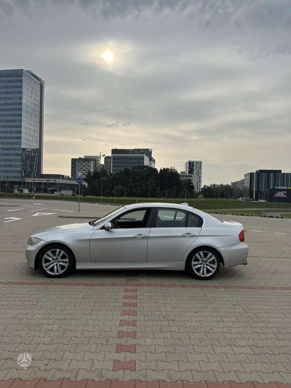 Grey BMW 330 2007 in Vilnius, with an engine capacity of 3.00 L and mileage of 442 thousand km for 3000 €, photo 4 on AUTOMOTO.COM.LV