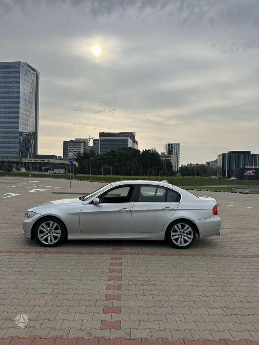 Grey BMW 330 2007 in Vilnius, with an engine capacity of 3.00 L and mileage of 442 thousand km for 3000 €, photo 5 on AUTOMOTO.COM.LV