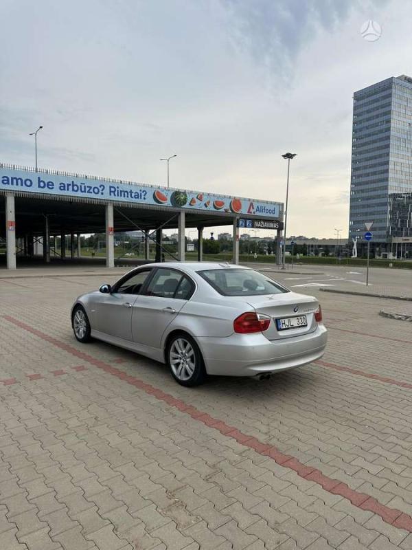 Grey BMW 330 2007 in Vilnius, with an engine capacity of 3.00 L and mileage of 442 thousand km for 3000 €, photo 5 on AUTOMOTO.COM.LV