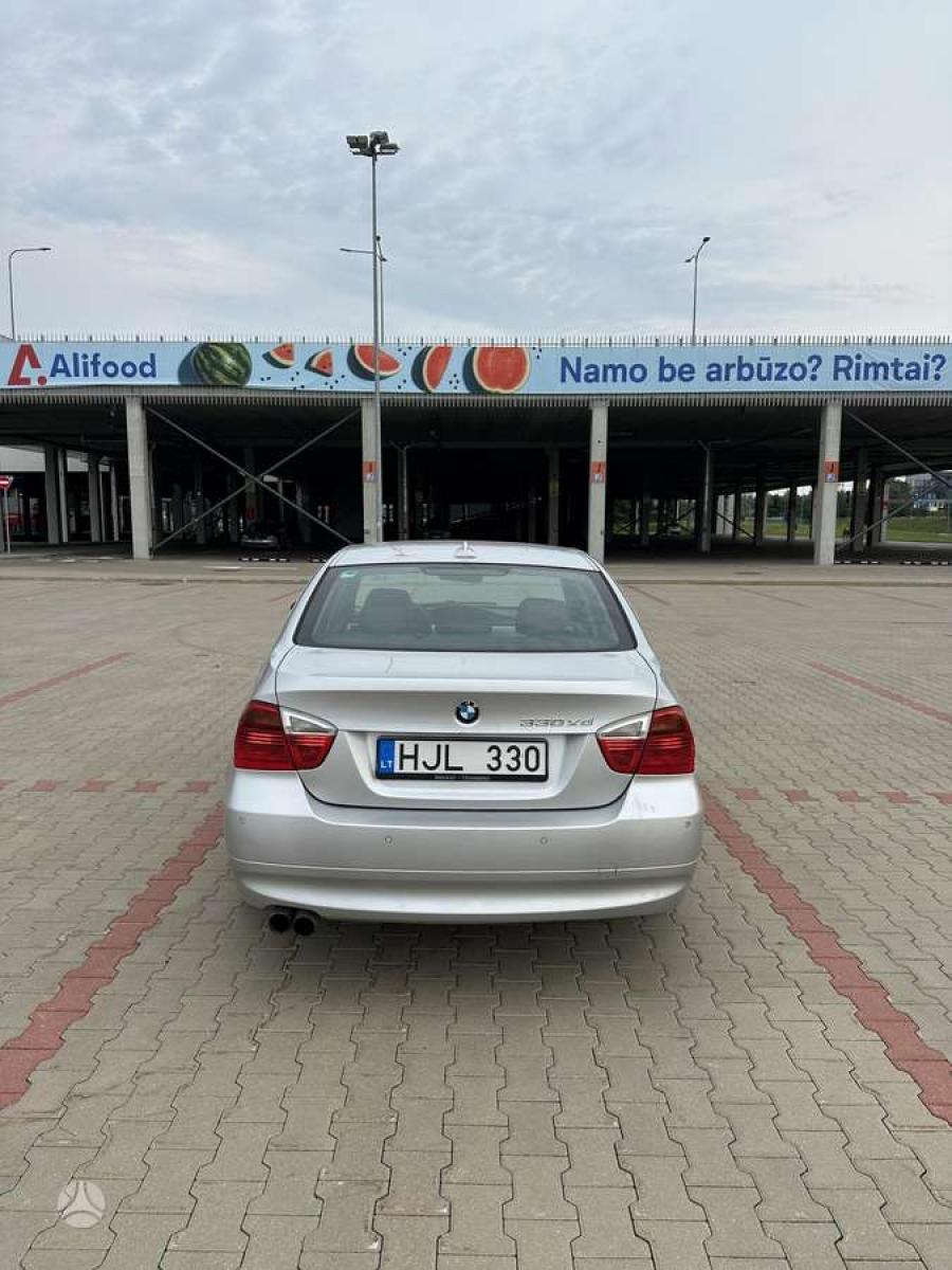 Grey BMW 330 2007 in Vilnius, with an engine capacity of 3.00 L and mileage of 442 thousand km for 3000 €, photo 7 on AUTOMOTO.COM.LV