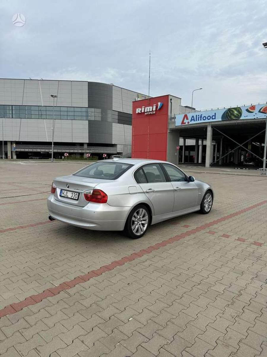 Grey BMW 330 2007 in Vilnius, with an engine capacity of 3.00 L and mileage of 442 thousand km for 3000 €, photo 8 on AUTOMOTO.COM.LV