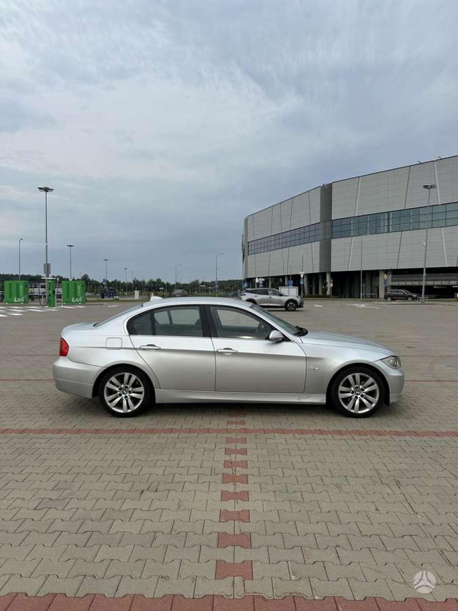 Grey BMW 330 2007 in Vilnius, with an engine capacity of 3.00 L and mileage of 442 thousand km for 3000 €, photo 9 on AUTOMOTO.COM.LV