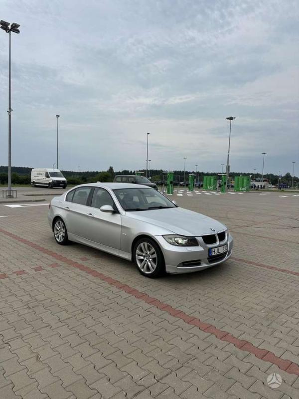 Grey BMW 330 2007 in Vilnius, with an engine capacity of 3.00 L and mileage of 442 thousand km for 3000 €, photo 9 on AUTOMOTO.COM.LV