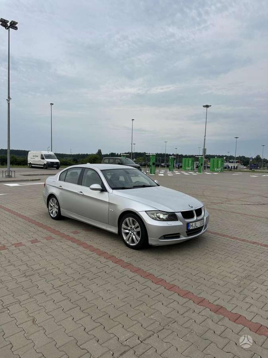 Grey BMW 330 2007 in Vilnius, with an engine capacity of 3.00 L and mileage of 442 thousand km for 3000 €, photo 10 on AUTOMOTO.COM.LV