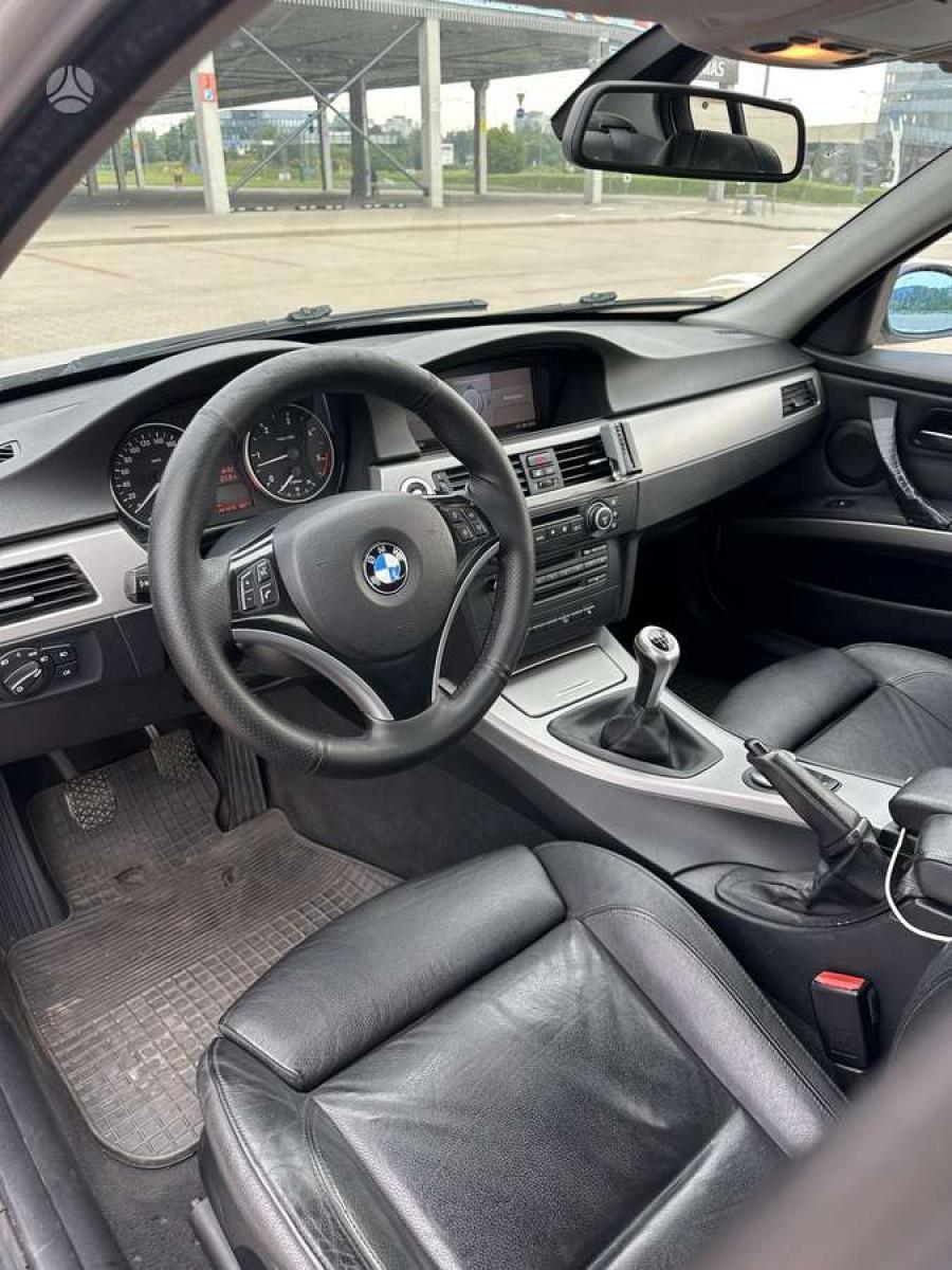 Grey BMW 330 2007 in Vilnius, with an engine capacity of 3.00 L and mileage of 442 thousand km for 3000 €, photo 11 on AUTOMOTO.COM.LV
