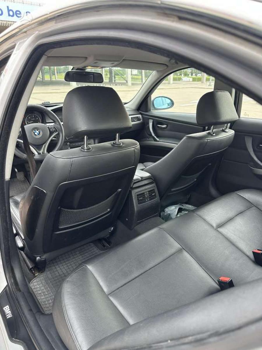 Grey BMW 330 2007 in Vilnius, with an engine capacity of 3.00 L and mileage of 442 thousand km for 3000 €, photo 12 on AUTOMOTO.COM.LV