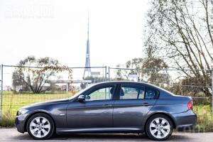 Grey BMW 330 2007 in Riga, with an engine capacity of 3.00 L and mileage of 388 thousand km for 5990 €, photo 5 on AUTOMOTO.COM.LV