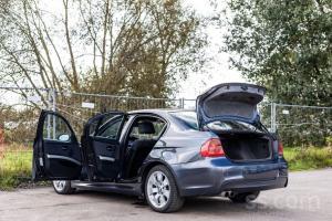 Grey BMW 330 2007 in Riga, with an engine capacity of 3.00 L and mileage of 388 thousand km for 5990 €, photo 10 on AUTOMOTO.COM.LV