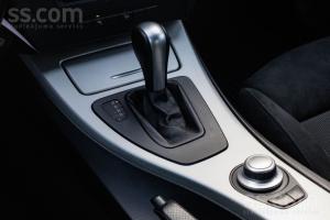 Grey BMW 330 2007 in Riga, with an engine capacity of 3.00 L and mileage of 388 thousand km for 5990 €, photo 28 on AUTOMOTO.COM.LV