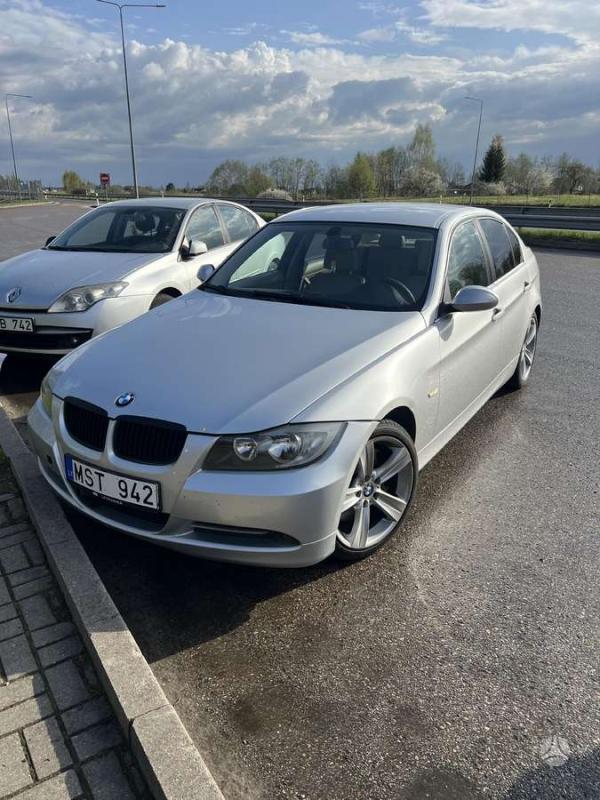 Grey BMW 330 2008 in Siauliai, with an engine capacity of 2.99 L and mileage of 339 thousand km for 3500 €, photo 1 on AUTOMOTO.COM.LV