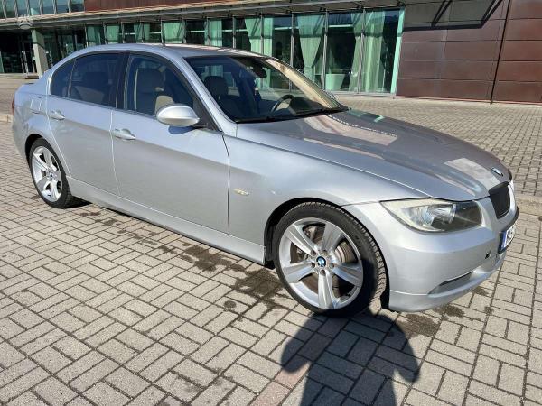Grey BMW 330 2008 in Siauliai, with an engine capacity of 2.99 L and mileage of 339 thousand km for 3500 €, photo 2 on AUTOMOTO.COM.LV