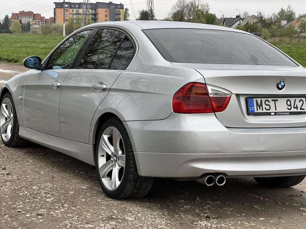 Grey BMW 330 2008 in Siauliai, with an engine capacity of 2.99 L and mileage of 339 thousand km for 3500 €, photo 6 on AUTOMOTO.COM.LV