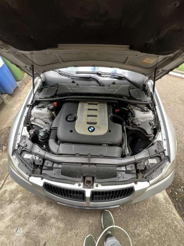 Grey BMW 330 2008 in Siauliai, with an engine capacity of 2.99 L and mileage of 339 thousand km for 3500 €, photo 10 on AUTOMOTO.COM.LV