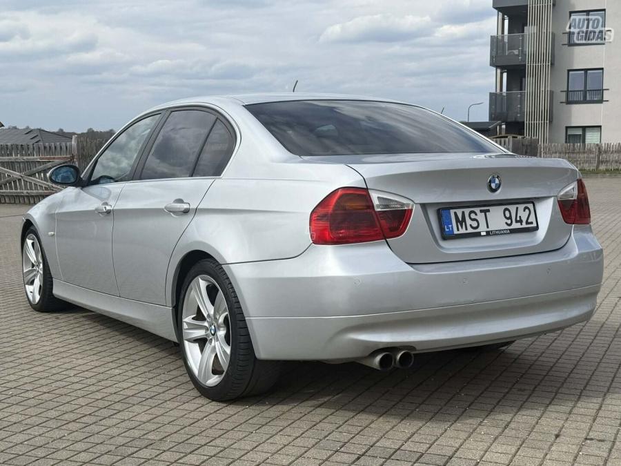Grey BMW 330 2008 in Siauliai, with an engine capacity of 3.00 L and mileage of 310 thousand km for 3700 €, photo 5 on AUTOMOTO.COM.LV