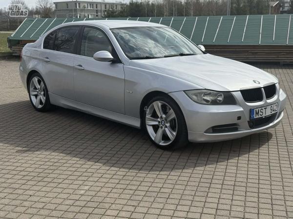 Grey BMW 330 2008 in Siauliai, with an engine capacity of 3.00 L and mileage of 310 thousand km for 3700 €, photo 8 on AUTOMOTO.COM.LV
