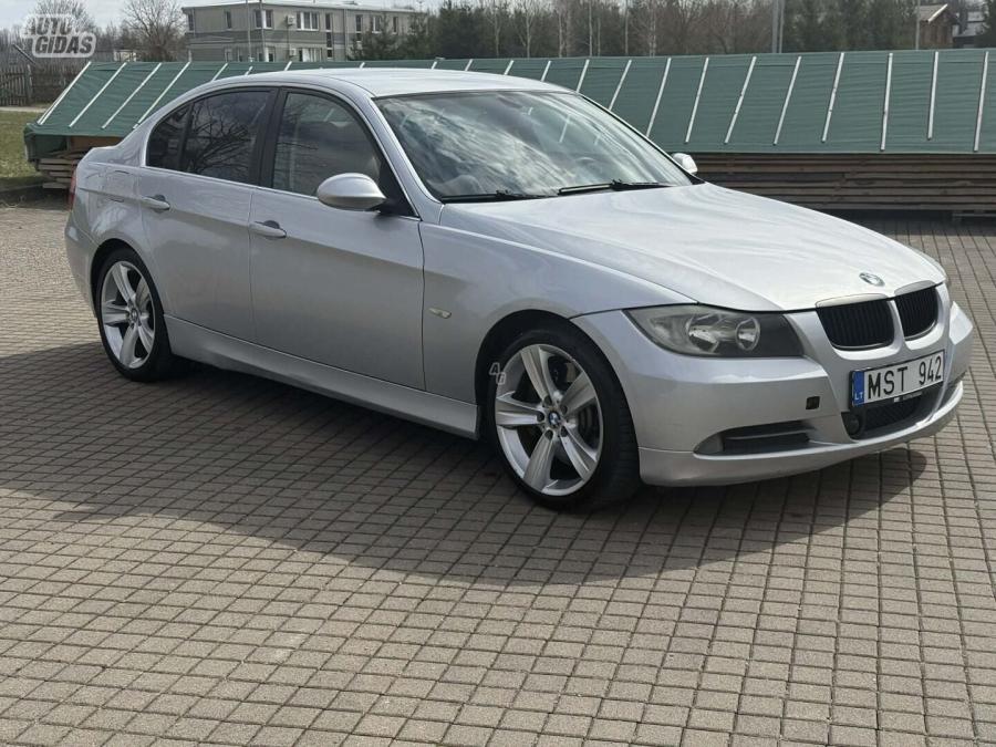 Grey BMW 330 2008 in Siauliai, with an engine capacity of 3.00 L and mileage of 310 thousand km for 3700 €, photo 9 on AUTOMOTO.COM.LV