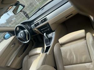 Grey BMW 330 2008 in Siauliai, with an engine capacity of 3.00 L and mileage of 310 thousand km for 3700 €, photo 13 on AUTOMOTO.COM.LV