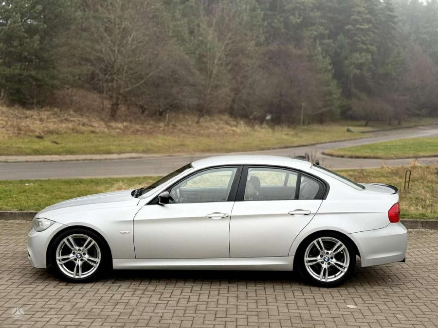 Grey BMW 330 2011 in Vilnius, with an engine capacity of 2.99 L and mileage of 260 thousand km for 7700 €, photo 4 on AUTOMOTO.COM.LV