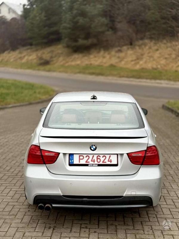 Pelēks BMW 330 2011 Viļņa, ar dzinēja tilpumu 2.99 L un nobraukumu 260 tūkst. km par 7700 €, foto 5 vietnē AUTOMOTO.COM.LV