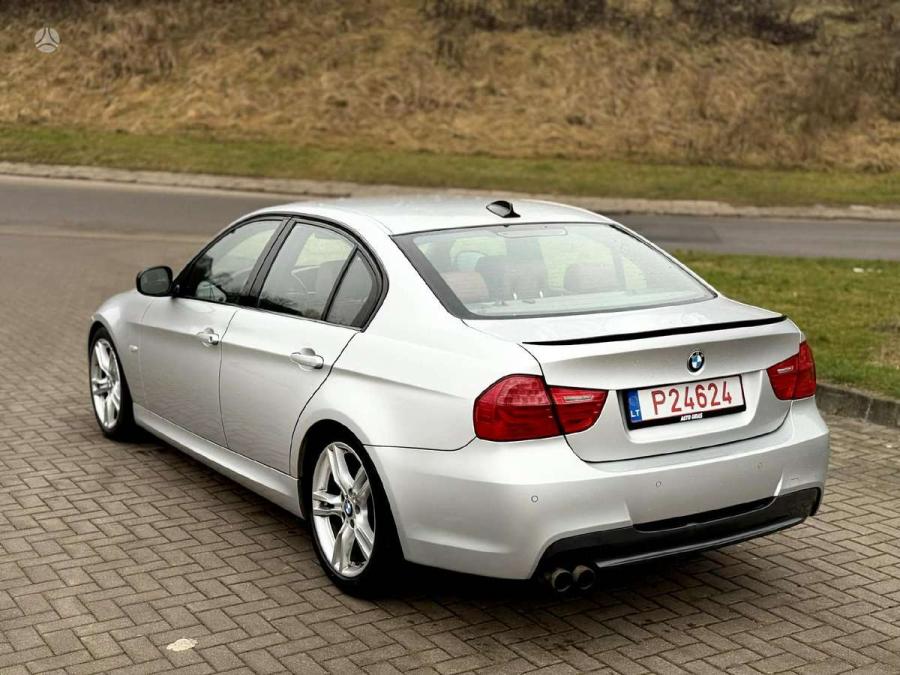 Grey BMW 330 2011 in Vilnius, with an engine capacity of 2.99 L and mileage of 260 thousand km for 7700 €, photo 6 on AUTOMOTO.COM.LV