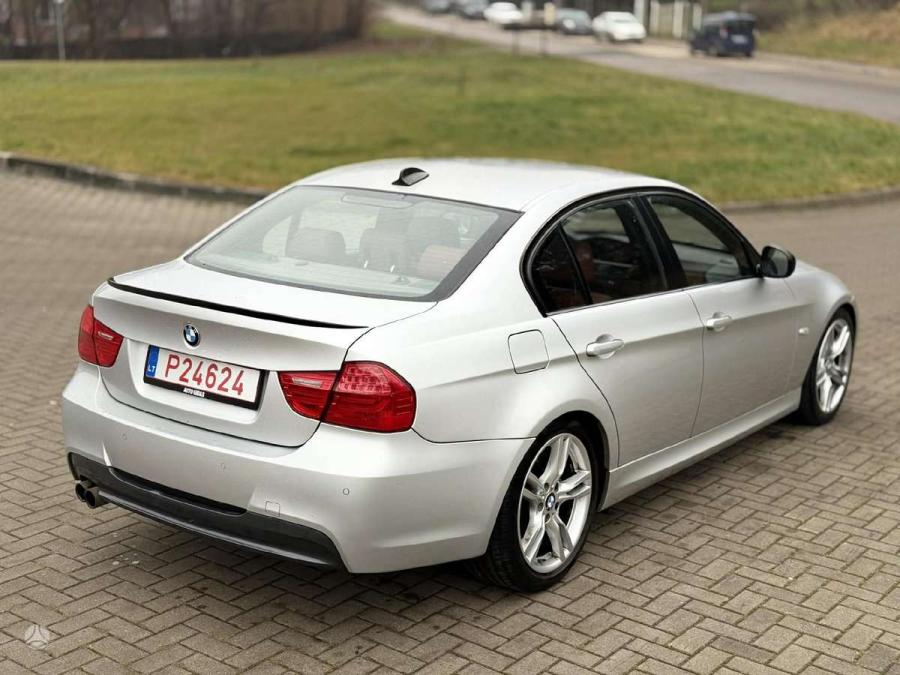 Grey BMW 330 2011 in Vilnius, with an engine capacity of 2.99 L and mileage of 260 thousand km for 7700 €, photo 7 on AUTOMOTO.COM.LV