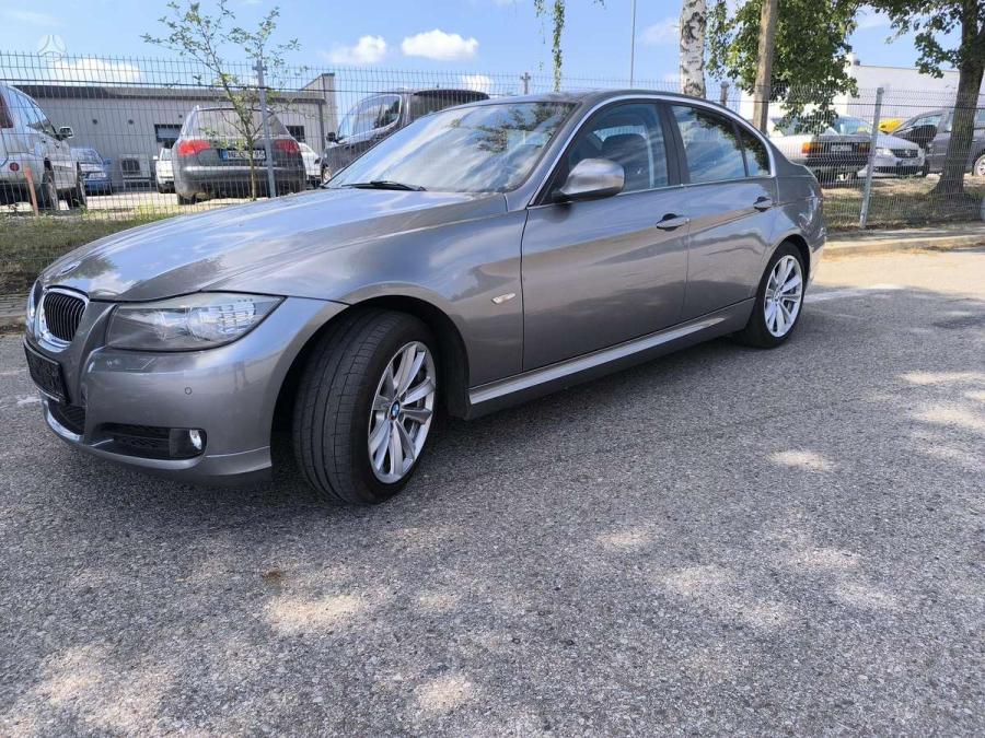 Grey BMW 330 2011 in Marijampole, with an engine capacity of 3.00 L and mileage of 365 thousand km for 5650 €, photo 3 on AUTOMOTO.COM.LV