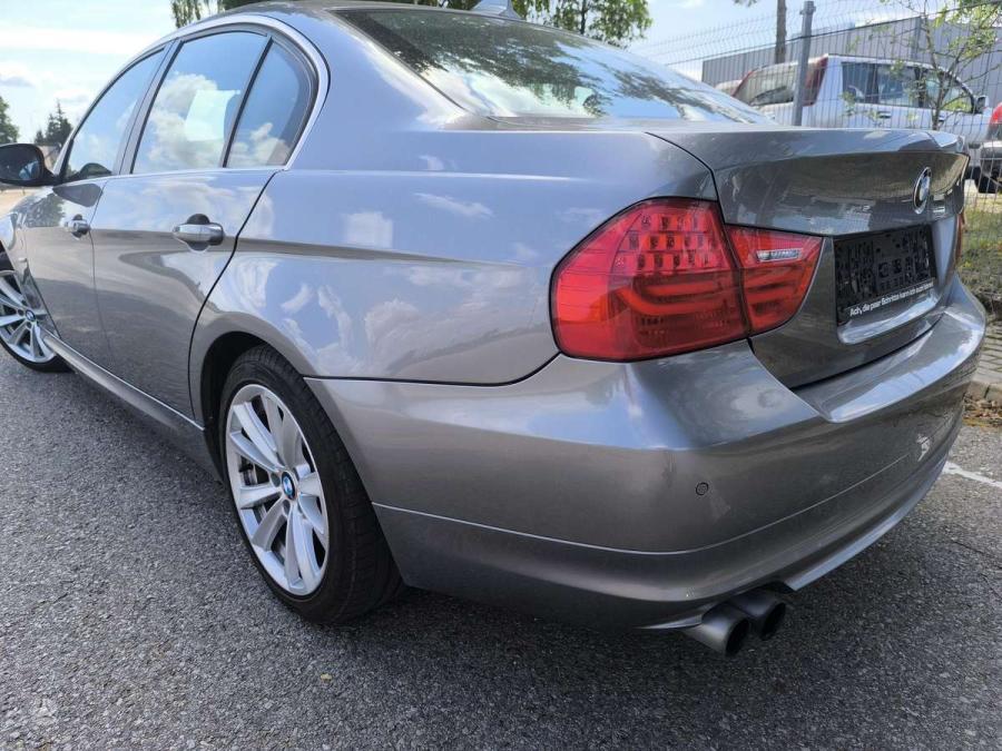 Grey BMW 330 2011 in Marijampole, with an engine capacity of 3.00 L and mileage of 365 thousand km for 5650 €, photo 6 on AUTOMOTO.COM.LV