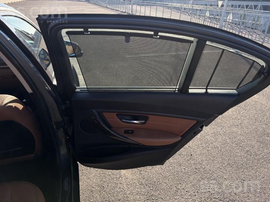 Pelēks BMW 330 2012 Rīga, ar dzinēja tilpumu 3.00 L un nobraukumu 265 tūkst. km par 13490 €, foto 12 vietnē AUTOMOTO.COM.LV