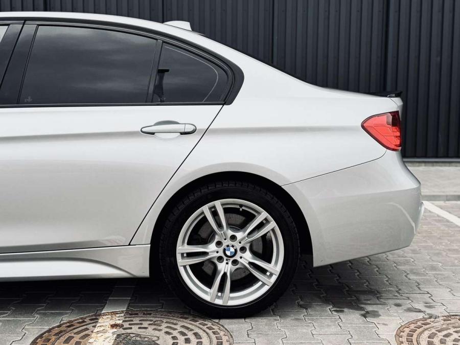 Grey BMW 330 2013 in Kaunas, with an engine capacity of 2.99 L and mileage of 232 thousand km for 12900 €, photo 43 on AUTOMOTO.COM.LV
