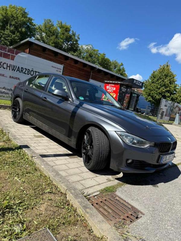 Grey BMW 330 2014 in Kaunas, with an engine capacity of 2.99 L and mileage of 308 thousand km for 5999 €, photo 5 on AUTOMOTO.COM.LV
