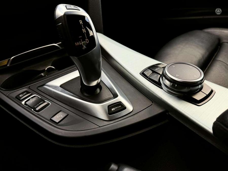 Grey BMW 330 2016 in Kaunas, with an engine capacity of 2.00 L and mileage of 238 thousand km for 11500 €, photo 10 on AUTOMOTO.COM.LV