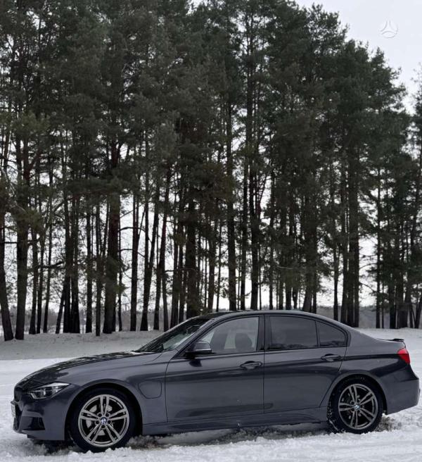 Grey BMW 330 2017 in Vilnius, with an engine capacity of 2.00 L and mileage of 164 thousand km for 15500 €, photo 4 on AUTOMOTO.COM.LV