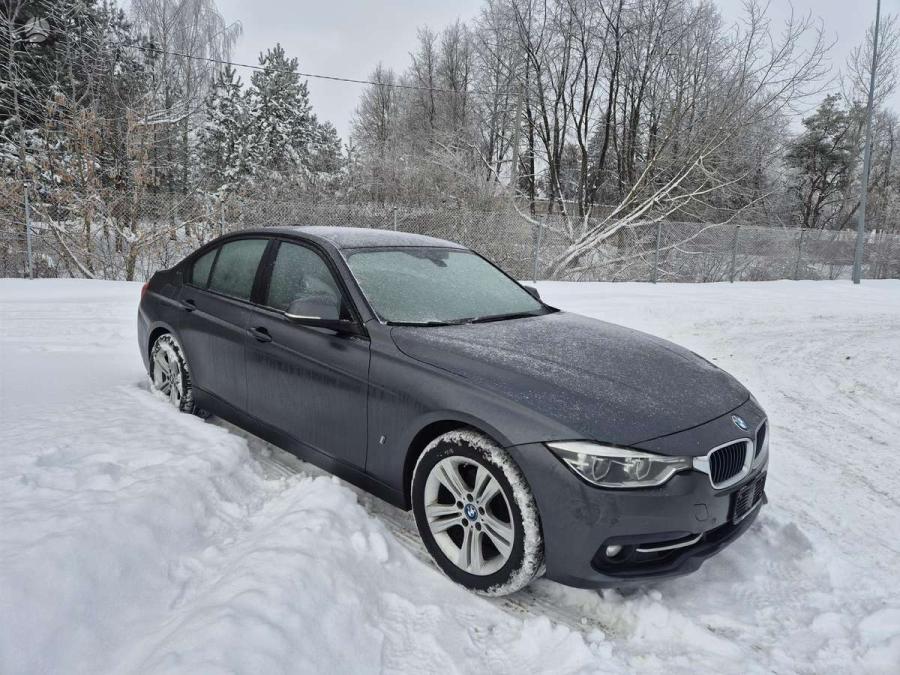 Grey BMW 330 2017 in Panevezys, with an engine capacity of 2.00 L and mileage of 170 thousand km for 8200 €, photo 2 on AUTOMOTO.COM.LV