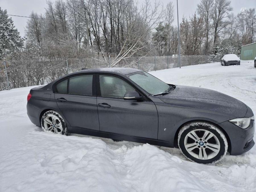 Grey BMW 330 2017 in Panevezys, with an engine capacity of 2.00 L and mileage of 170 thousand km for 8200 €, photo 4 on AUTOMOTO.COM.LV