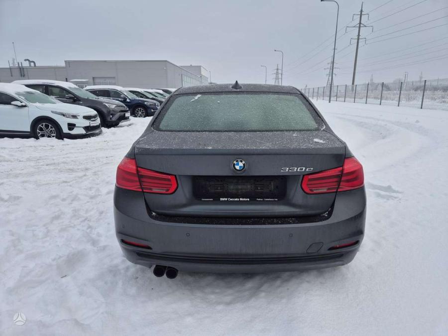 Grey BMW 330 2017 in Panevezys, with an engine capacity of 2.00 L and mileage of 170 thousand km for 8200 €, photo 6 on AUTOMOTO.COM.LV