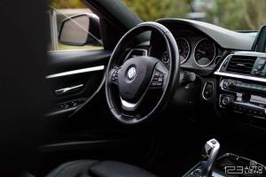 Pelēks BMW 330 2017 Kretinga, ar dzinēja tilpumu 2.00 L un nobraukumu 171 tūkst. km par 13650 €, foto 15 vietnē AUTOMOTO.COM.LV