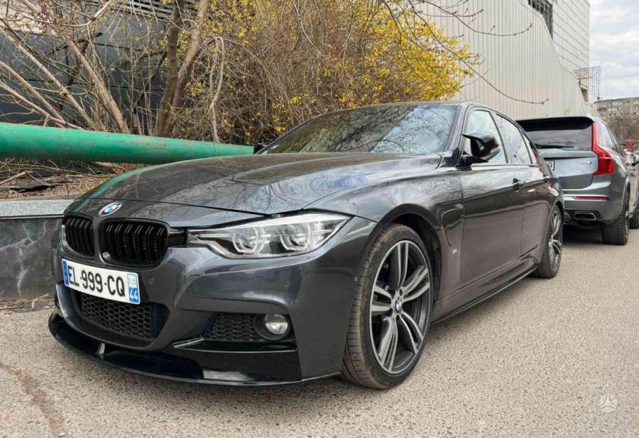 Grey BMW 330 2017 in Vilnius, with an engine capacity of 2.00 L and mileage of 139 thousand km for 10950 €, photo 1 on AUTOMOTO.COM.LV