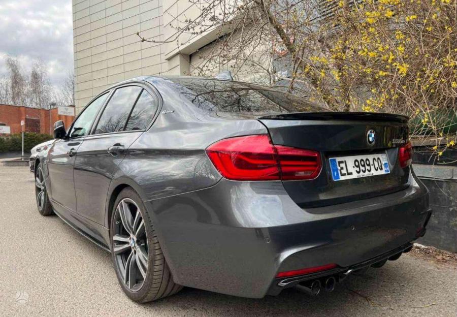 Grey BMW 330 2017 in Vilnius, with an engine capacity of 2.00 L and mileage of 139 thousand km for 10950 €, photo 4 on AUTOMOTO.COM.LV