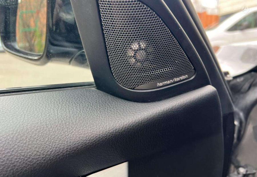 Grey BMW 330 2017 in Vilnius, with an engine capacity of 2.00 L and mileage of 139 thousand km for 10950 €, photo 10 on AUTOMOTO.COM.LV