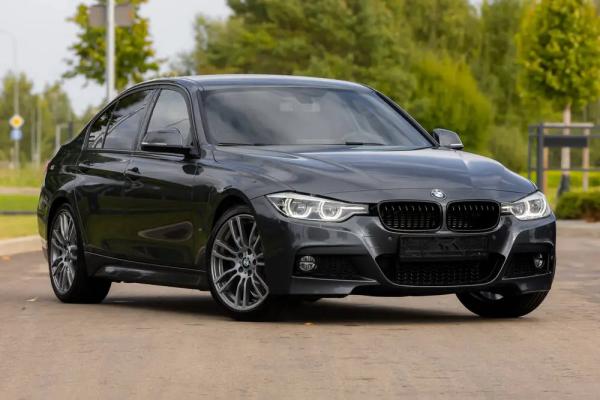 Grey BMW 330 2017 in Jelgava, with an engine capacity of 2.00 L and mileage of 160 thousand km for 14500 €, photo 3 on AUTOMOTO.COM.LV