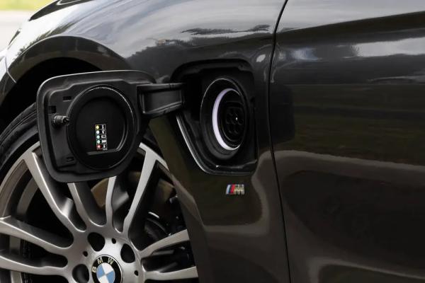 Grey BMW 330 2017 in Jelgava, with an engine capacity of 2.00 L and mileage of 160 thousand km for 14500 €, photo 7 on AUTOMOTO.COM.LV