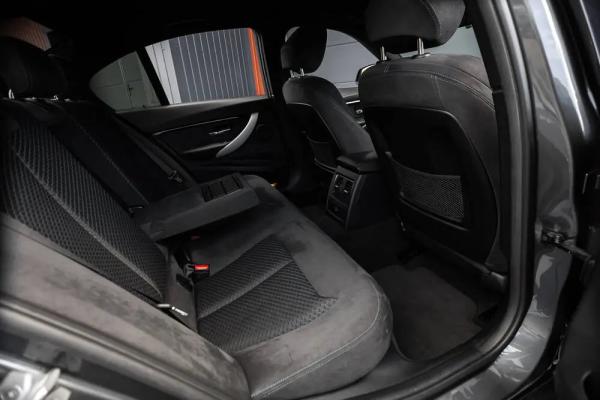 Grey BMW 330 2017 in Jelgava, with an engine capacity of 2.00 L and mileage of 160 thousand km for 14500 €, photo 10 on AUTOMOTO.COM.LV