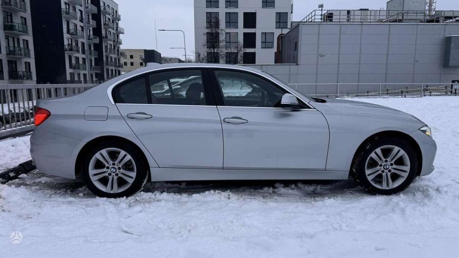 Pelēks BMW 330 2018 Viļņa, ar dzinēja tilpumu 2.00 L un nobraukumu 91 tūkst. km par 15300 €, foto 5 vietnē AUTOMOTO.COM.LV