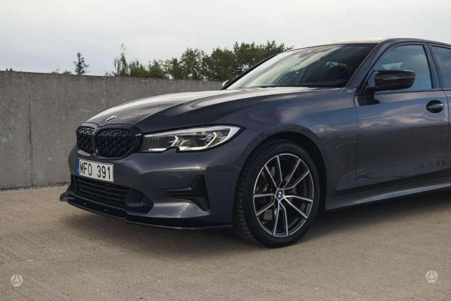 Pelēks BMW 330 2019 Viļņa, ar dzinēja tilpumu 2.00 L un nobraukumu 103 tūkst. km par 23500 €, foto 2 vietnē AUTOMOTO.COM.LV